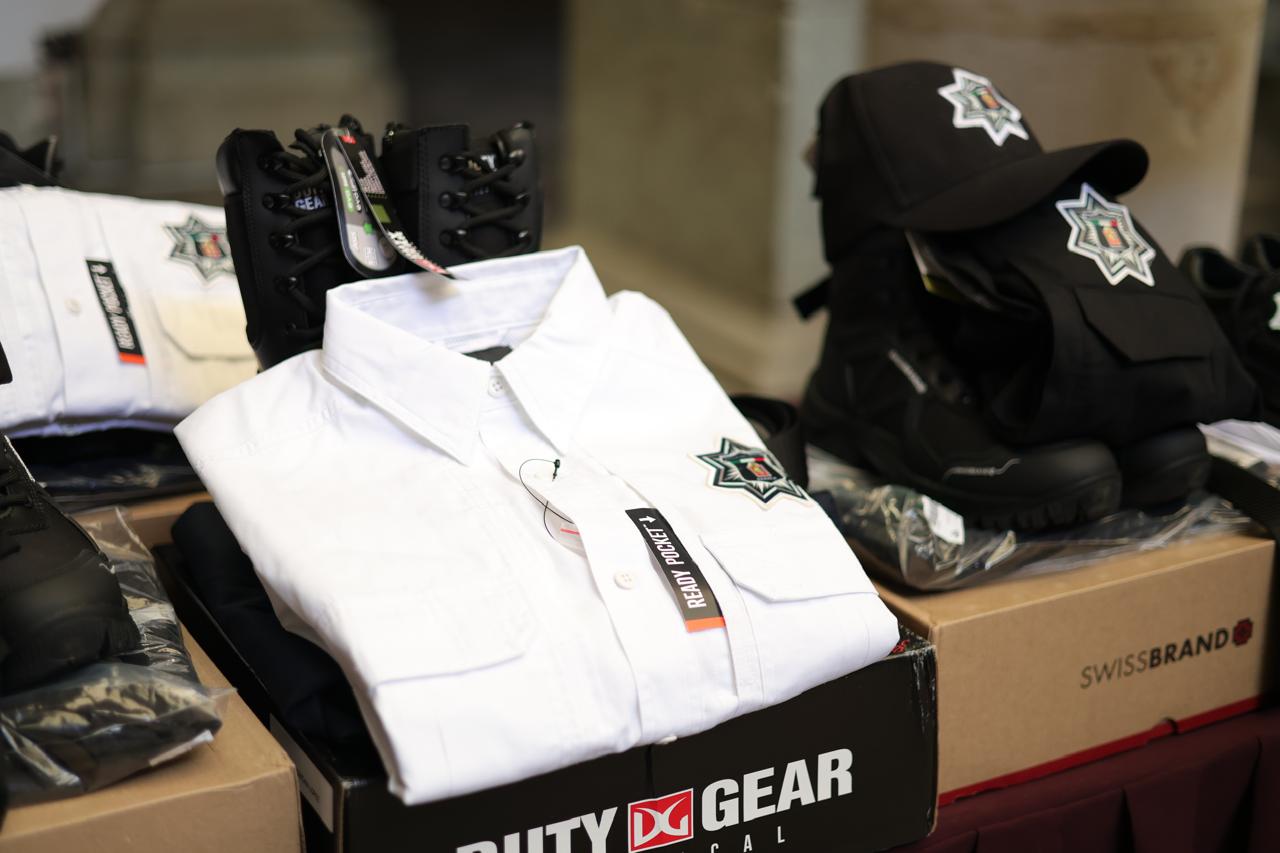 Entrega Salomón Jara Cruz más de 6 mil nuevos uniformes a elementos de ...