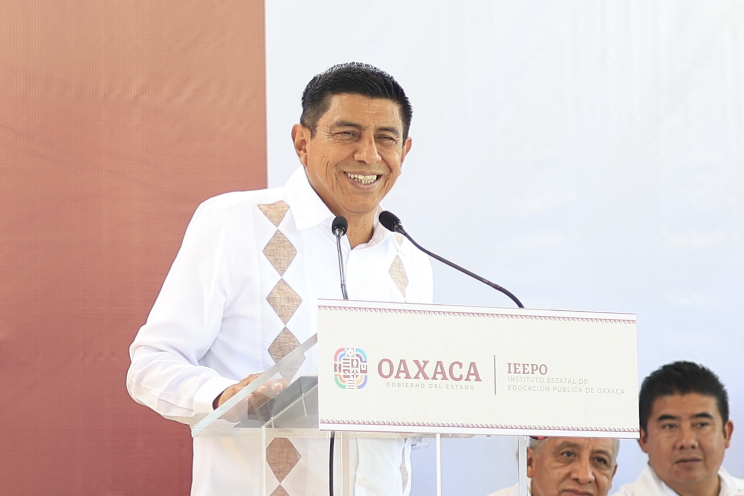 Con inversión de más de 8 mdp, Salomón Jara Cruz entrega mobiliario a ...